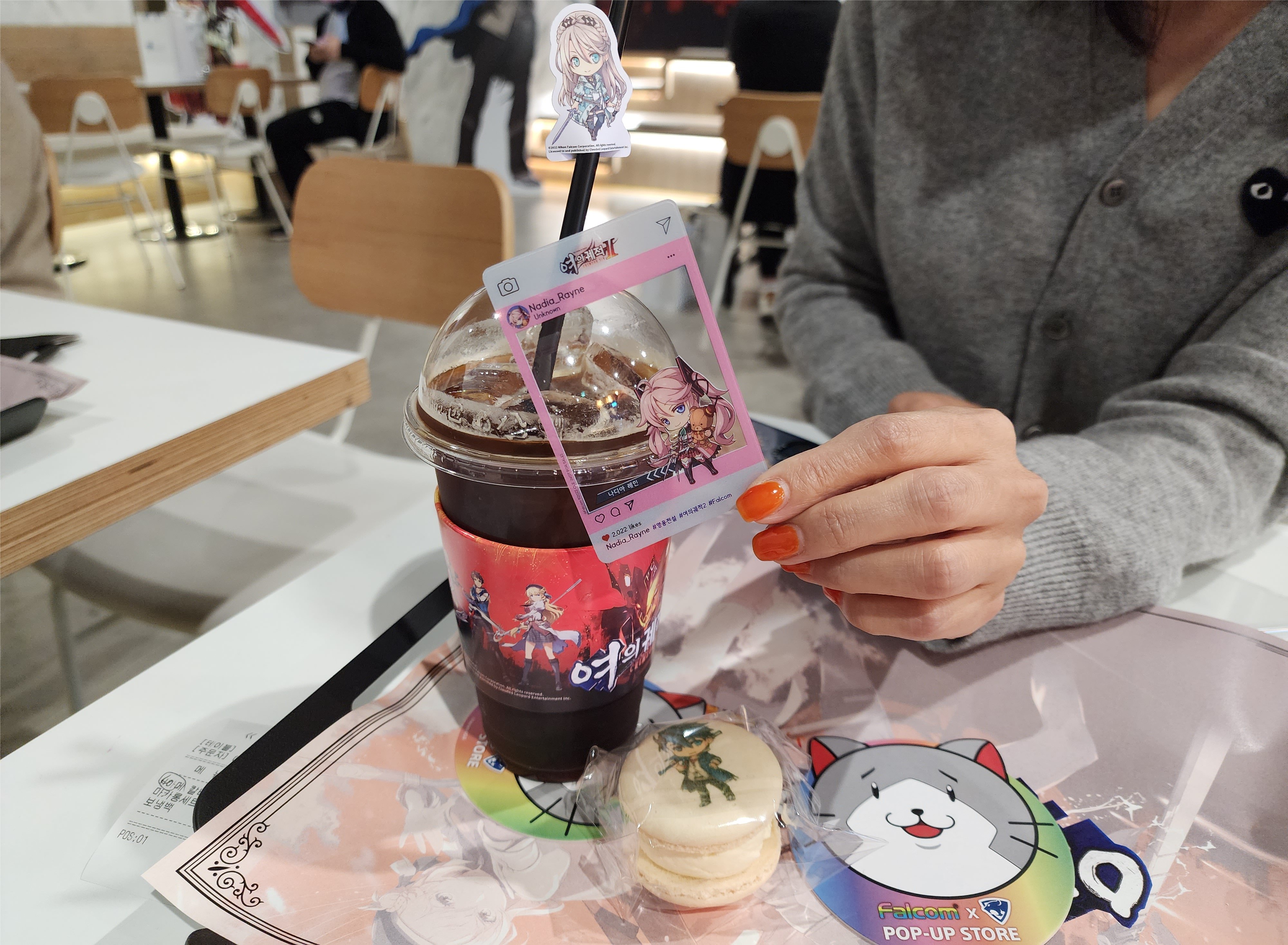 한국 최초 개장, 팔콤 × CLE 팝업 스토어 | RULIWEB